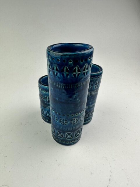 BITOSSI Rimini Blue bud vase with 3 stepped cylinders, Aldo Londi ...