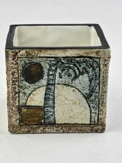 TROIKA pottery cube vase by Vicky Drew, 9.5cm, circa 1970s. Glazed ...