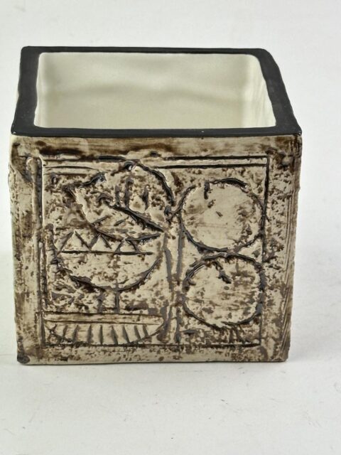 TROIKA pottery cube vase by Vicky Drew, 9.5cm, circa 1970s. Glazed ...