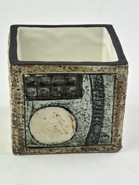 TROIKA pottery cube vase by Vicky Drew, 9.5cm, circa 1970s. Glazed ...