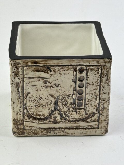 TROIKA pottery cube vase by Vicky Drew, 9.5cm, circa 1970s. Glazed ...