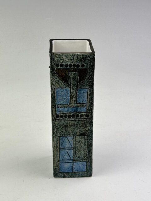 TROIKA tall square vase with abstract designs by Linda Taylor, 22cm ...