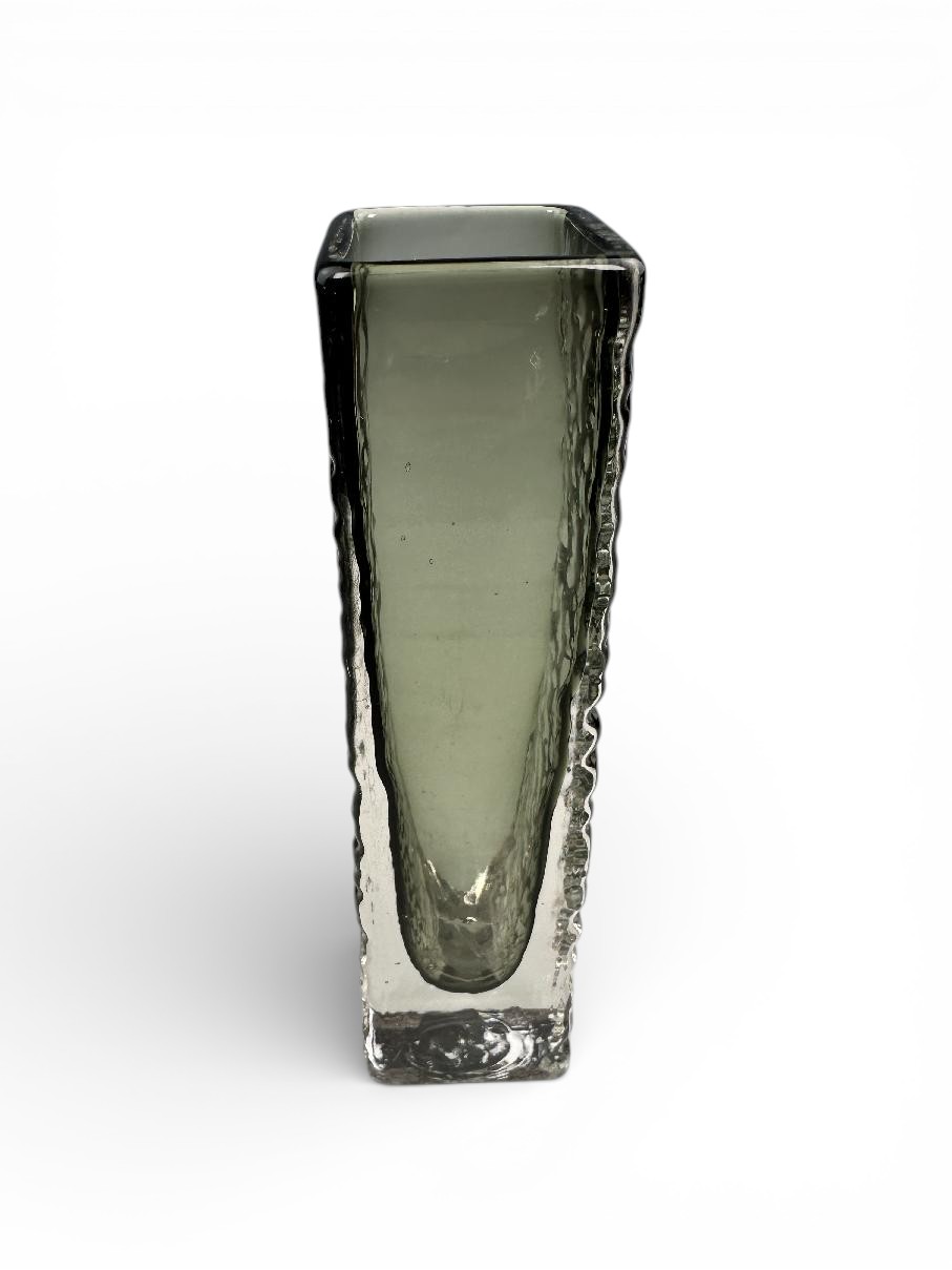 WHITEFRIARS nailhead vase in WILLOW colour by Geoffrey Baxter, 17cm ...