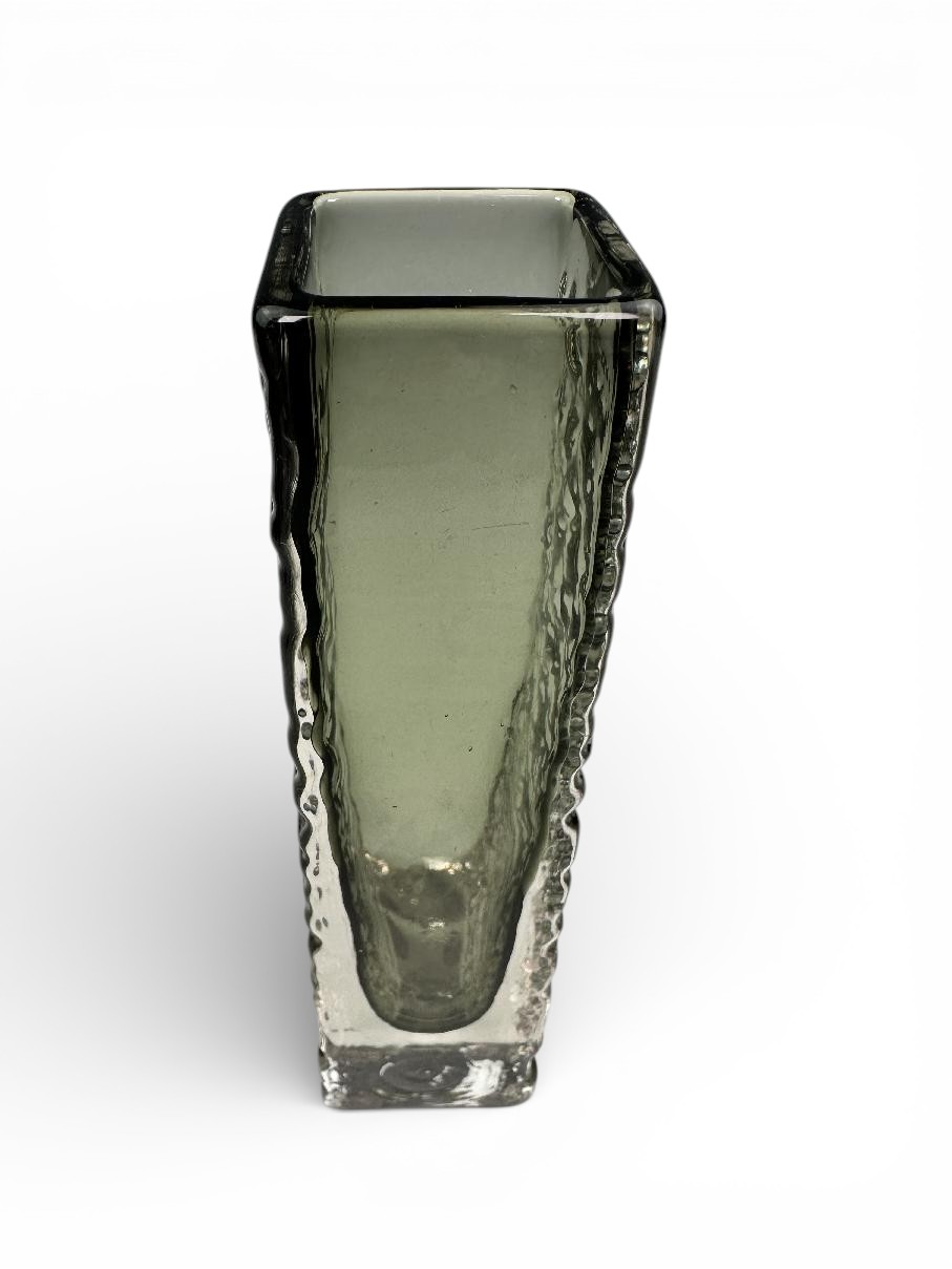 WHITEFRIARS nailhead vase in WILLOW colour by Geoffrey Baxter, 17cm ...